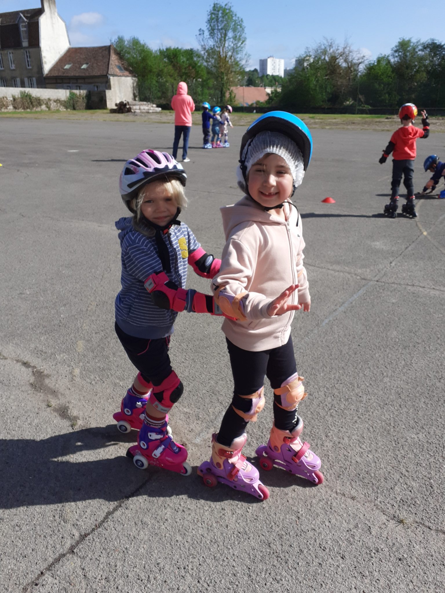 Première séance activité Roller pour les enfants en extérieur