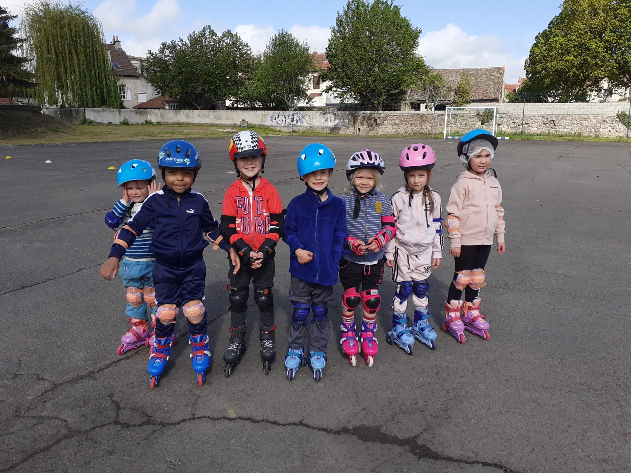 Première séance activité Roller pour les enfants en extérieur